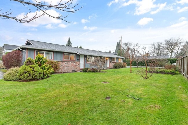 2425 Spruce St Unit B, Bellingham, WA 98225 - Room for Rent in ...