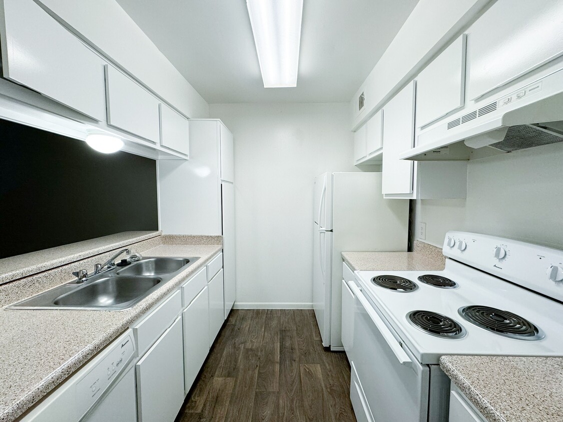 Memorial City Apartments - 872 Bettina Ct Houston, TX 77024 ...