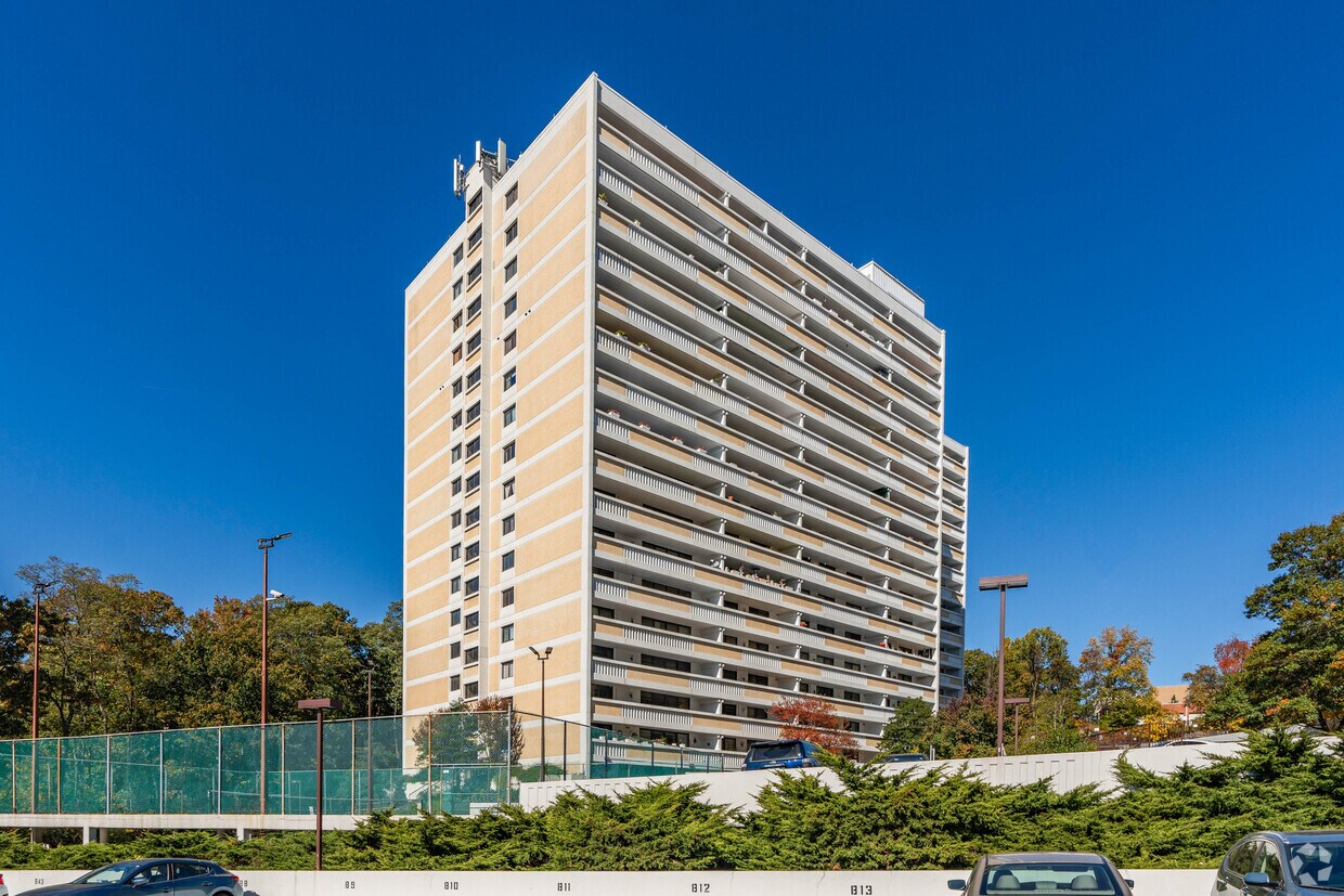 Alexandria Knolls West - 6101 Edsall Rd Alexandria, VA 22304 ...