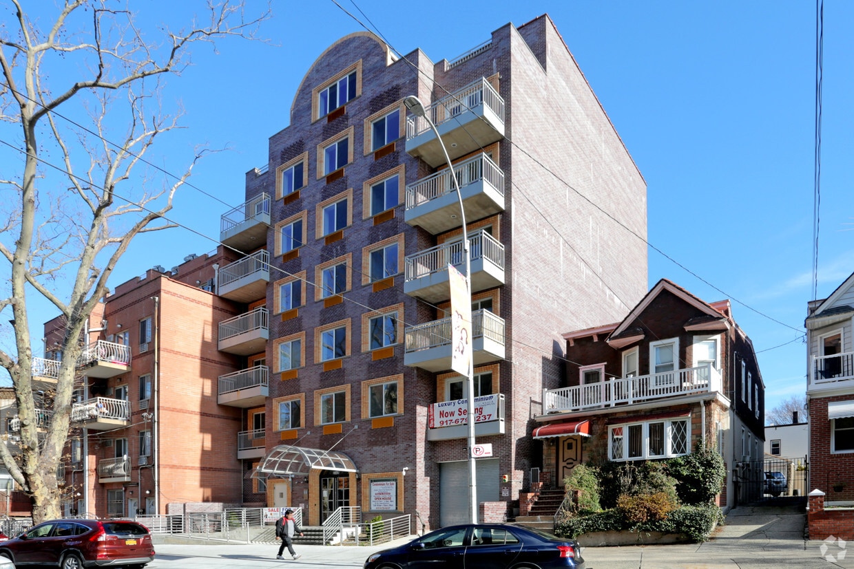 33-43 Junction Blvd, Jackson Heights, NY 11372 - Apartments in Jackson ...