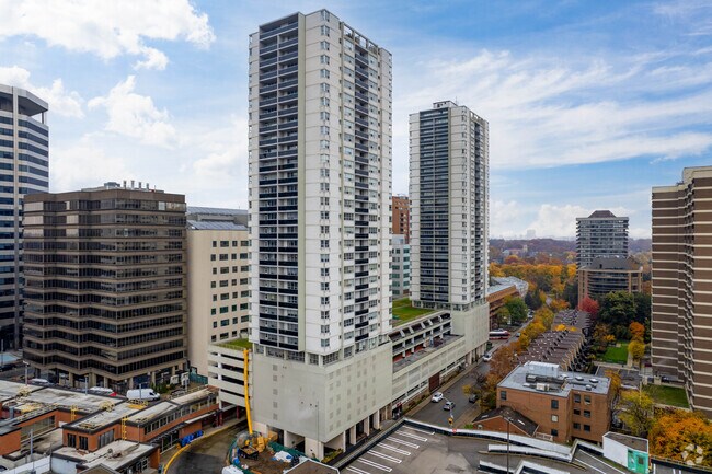 Commonwealth Towers Apartments - 40-60 Pleasant Blvd Toronto, ON ...
