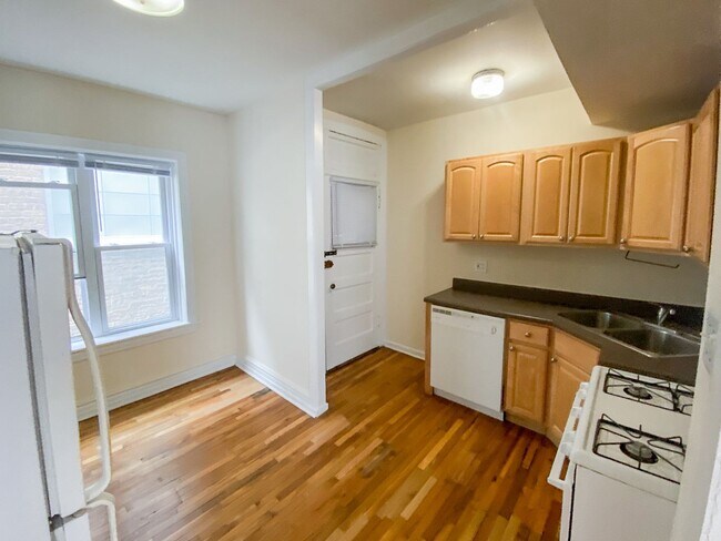 3529 N Broadway St, Chicago, IL 60657 - Apartments in Chicago, IL ...