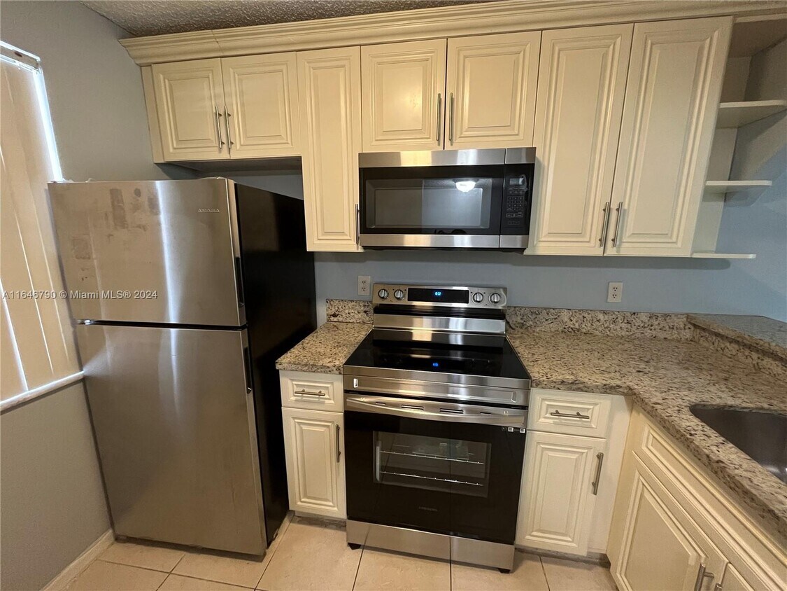 2740 Forest Hills Blvd Unit 202, Coral Springs, FL 33065 - Room for ...