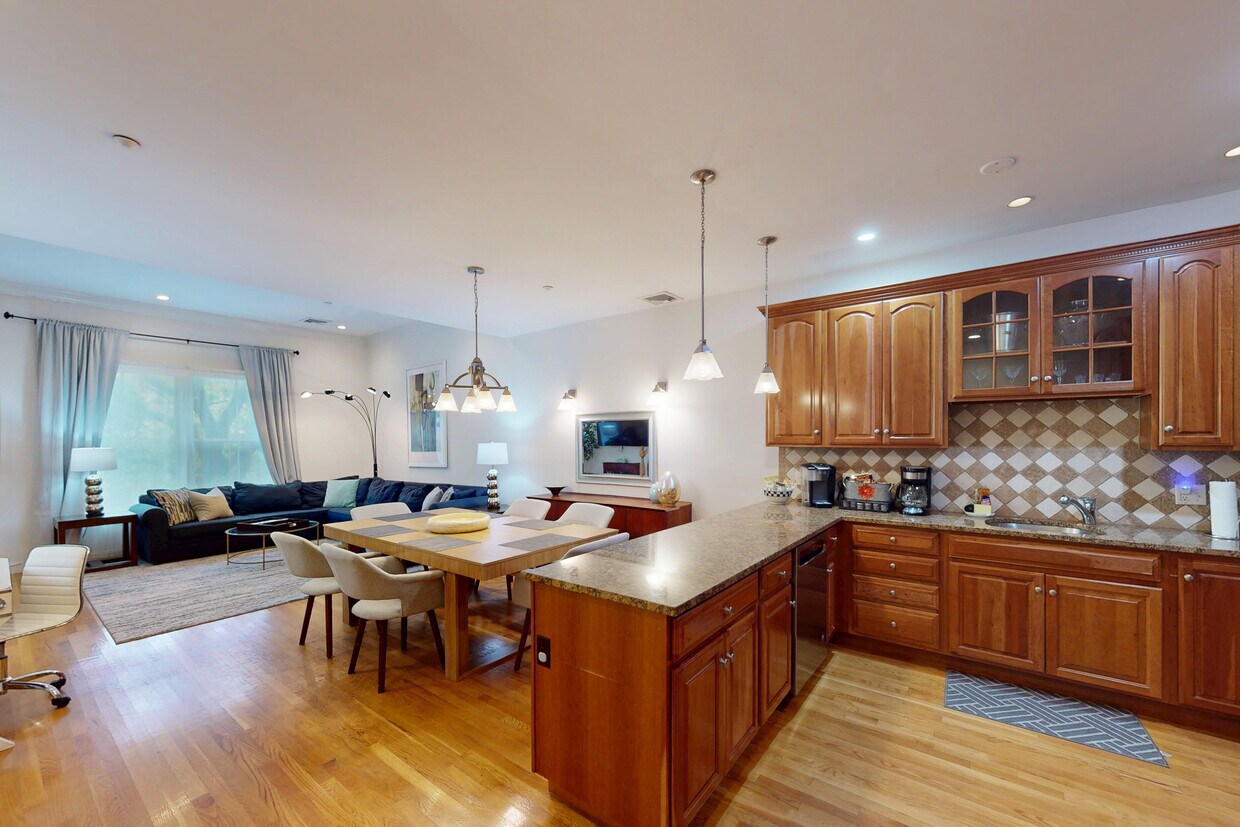2 Harvard Sq Unit 2, Brookline, MA 02445 - 2 Harvard Sq Brookline, MA ...