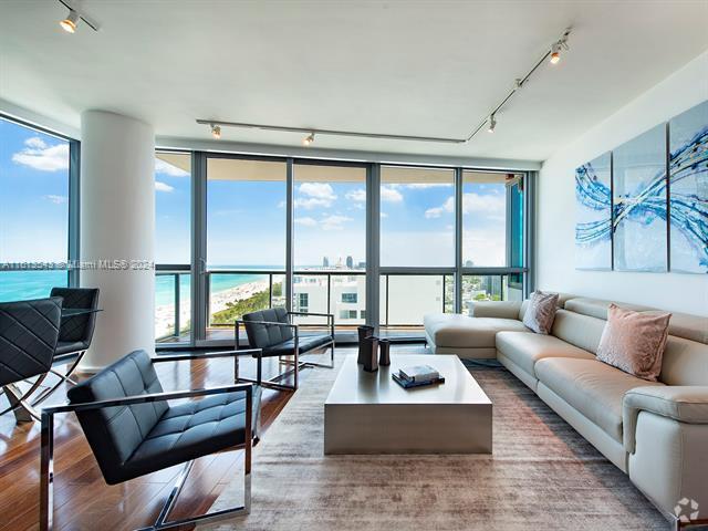 Miami Beach Boardwalk Apartments for Rent with a Swimming Pool - Miami ...