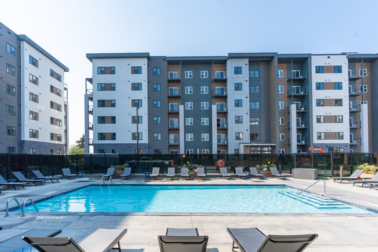 Cadence at Griesbach Apartments - 9738 137 Av Nw Edmonton, AB ...