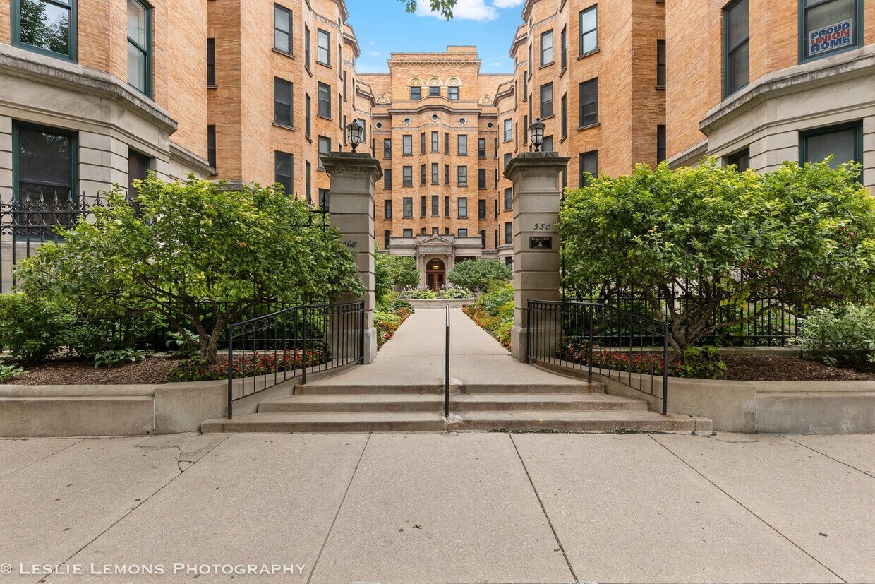 550 W Surf St Unit 421C, Chicago, IL 60657 - Condo for Rent in Chicago ...