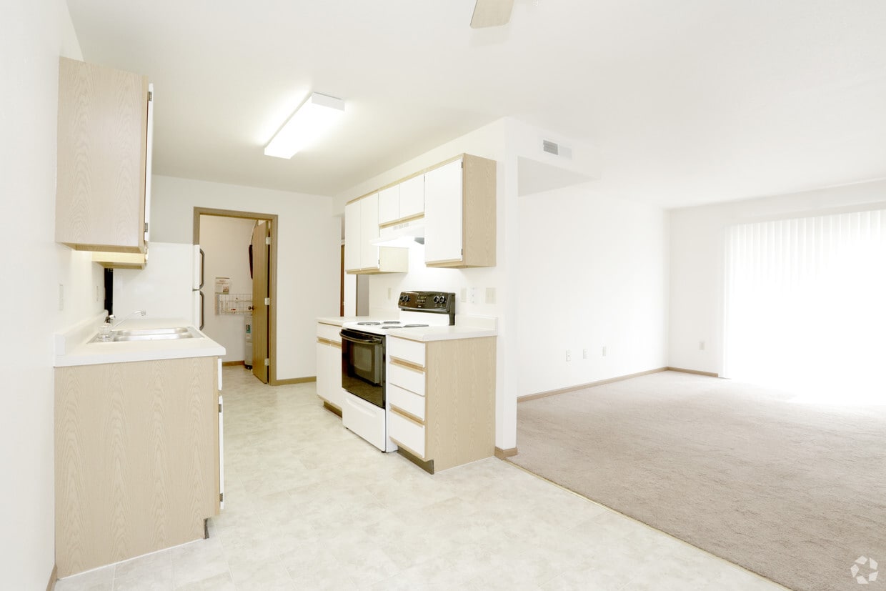 Oakwood Estates - 1454 W Mound Rd Decatur, IL 62526 | Apartments.com