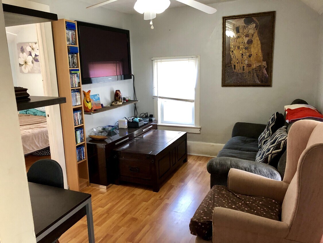 941 11th Ave Unit Rear Cottage, Huntington, WV 25701 - Room for Rent in Huntington, WV ...