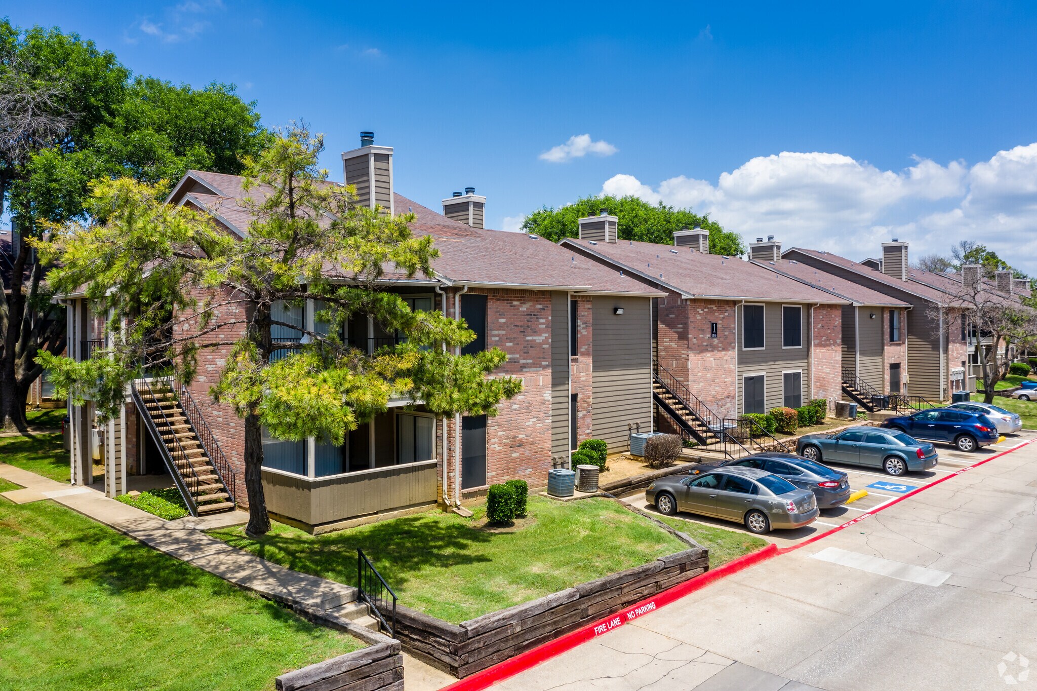 Barrow - 247 E Southwest Pky Lewisville, TX 75067 | Apartments.com