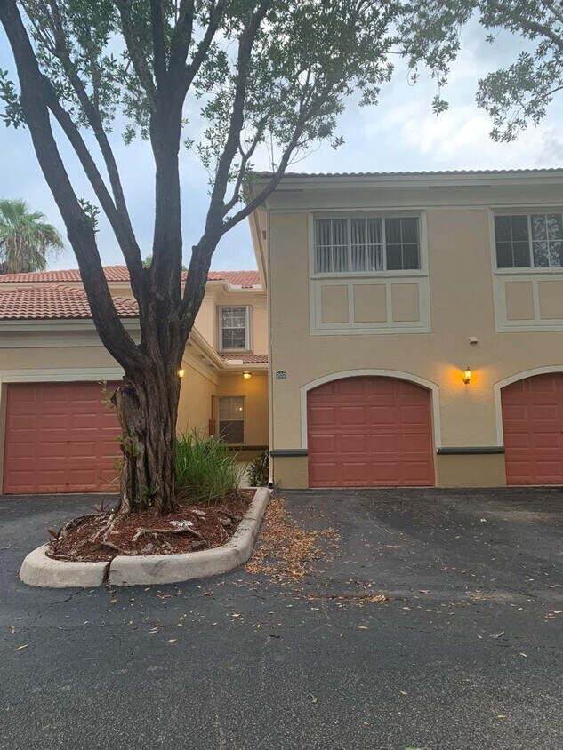 2549 Centergate Dr, Miramar, FL 33025 - Townhome Rentals in Miramar FL ...