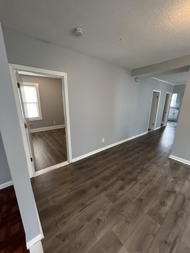 82 Crapo St Unit 82-3, New Bedford, MA 02740 - Room for Rent in New ...