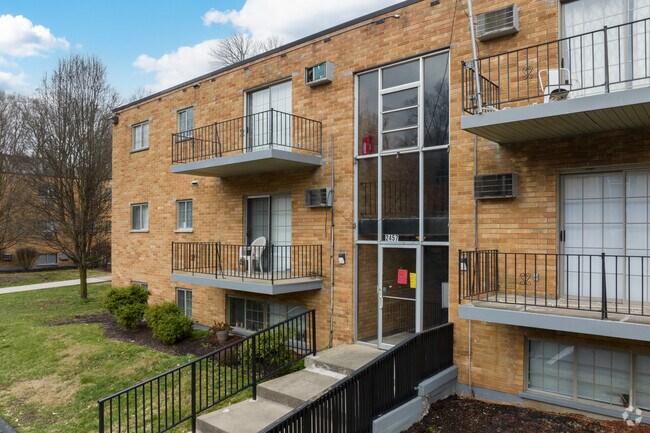 Renata Apartments - Apartments in Cincinnati, OH | Apartments.com