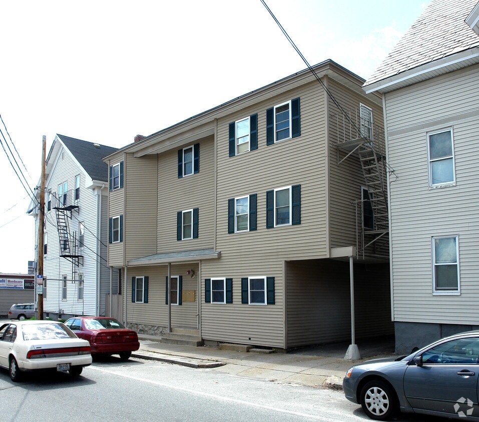 654 Social St, Woonsocket, RI 02895 - 654 Social St Woonsocket, RI ...