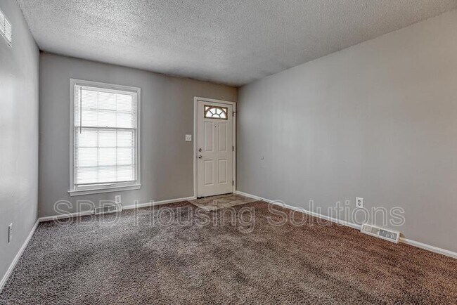 701 NE Columbus St Unit B, Lee's Summit, MO 64063 - Condo for Rent in ...