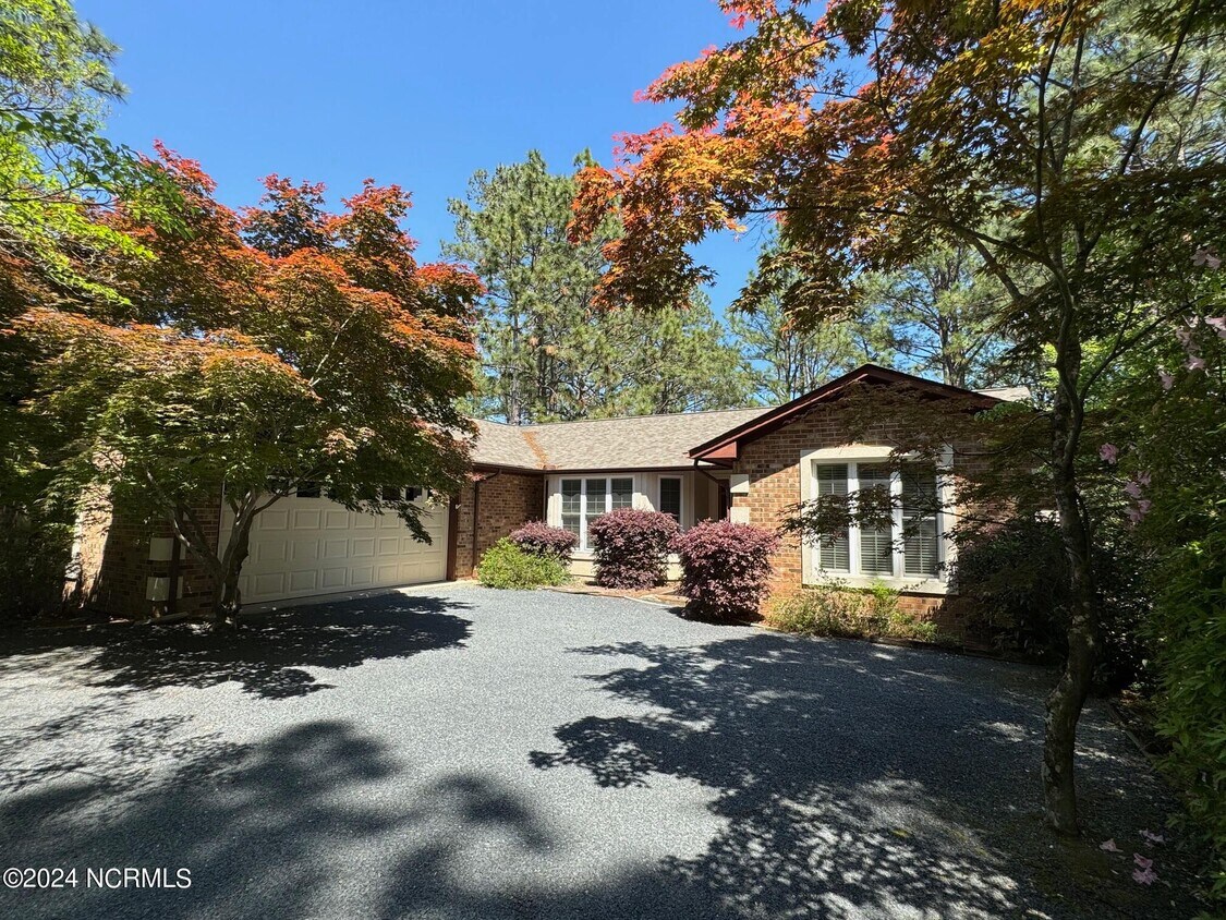 5 Highland Dr, Whispering Pines, NC 28327 - House Rental in Whispering ...