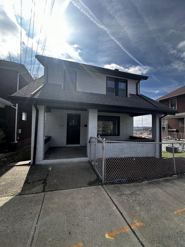 2206 Manor Ave, Pittsburgh, PA 15218 - House Rental in Pittsburgh, PA ...