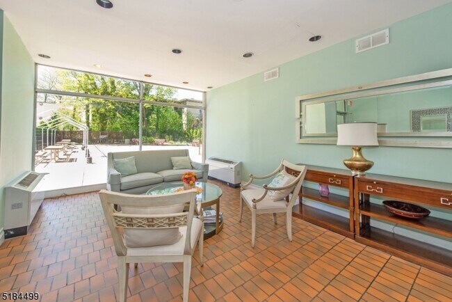 285 Aycrigg Ave Unit 1S, Passaic, NJ 07055 - Condo for Rent in Passaic ...