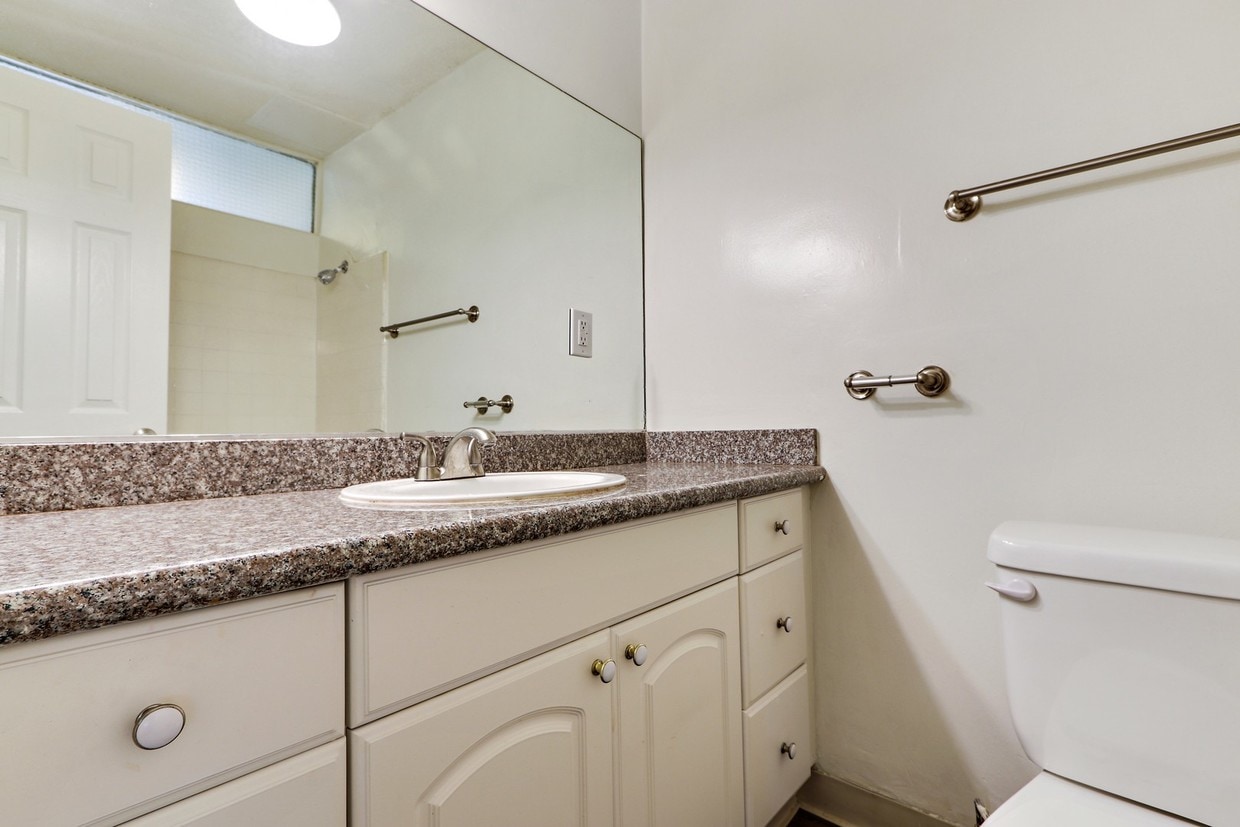Santa Monica Biltmore - 1240 Yale St Santa Monica, CA 90404 ...