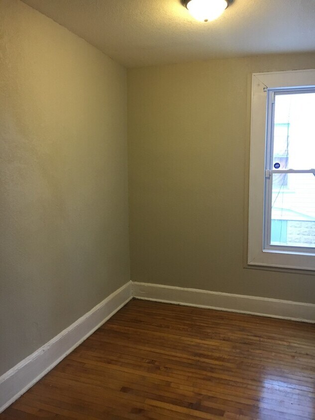 432-434 N 30th St Unit Lower, Milwaukee, WI 53208 - Room for Rent in ...