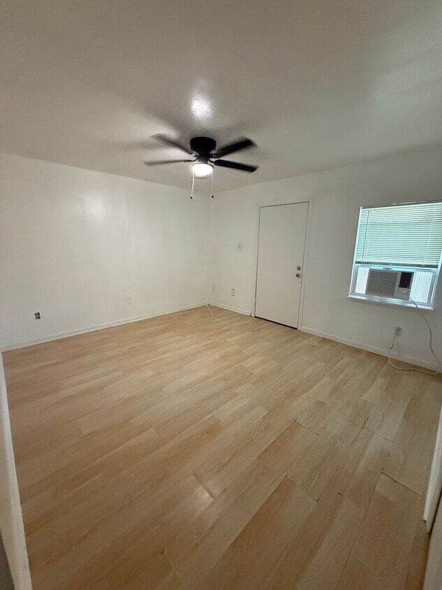 2041-2043-2043 Helm Dr Unit DM 2041 Helm, Baton Rouge, LA 70820 - Room ...