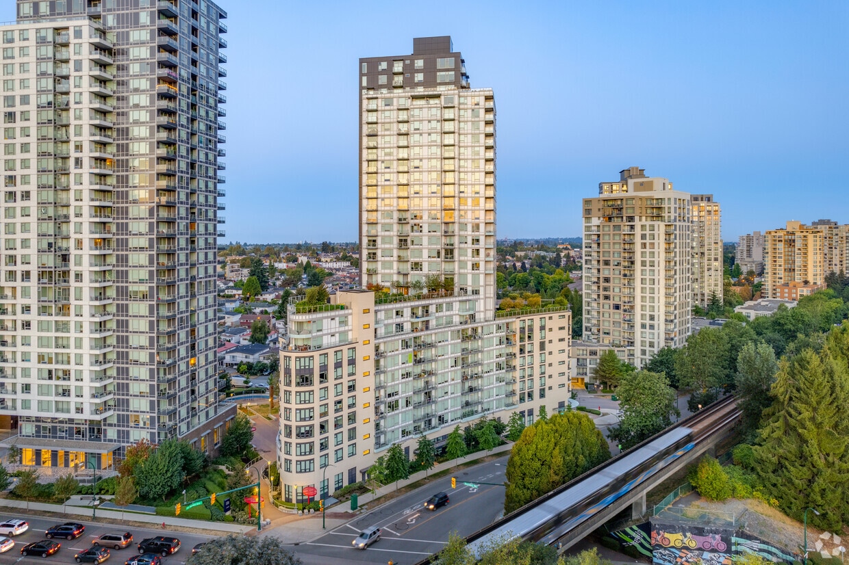 5581 Boundary Rd, Vancouver, BC V5R 2P9 Apartments - 5581 Boundary Rd ...