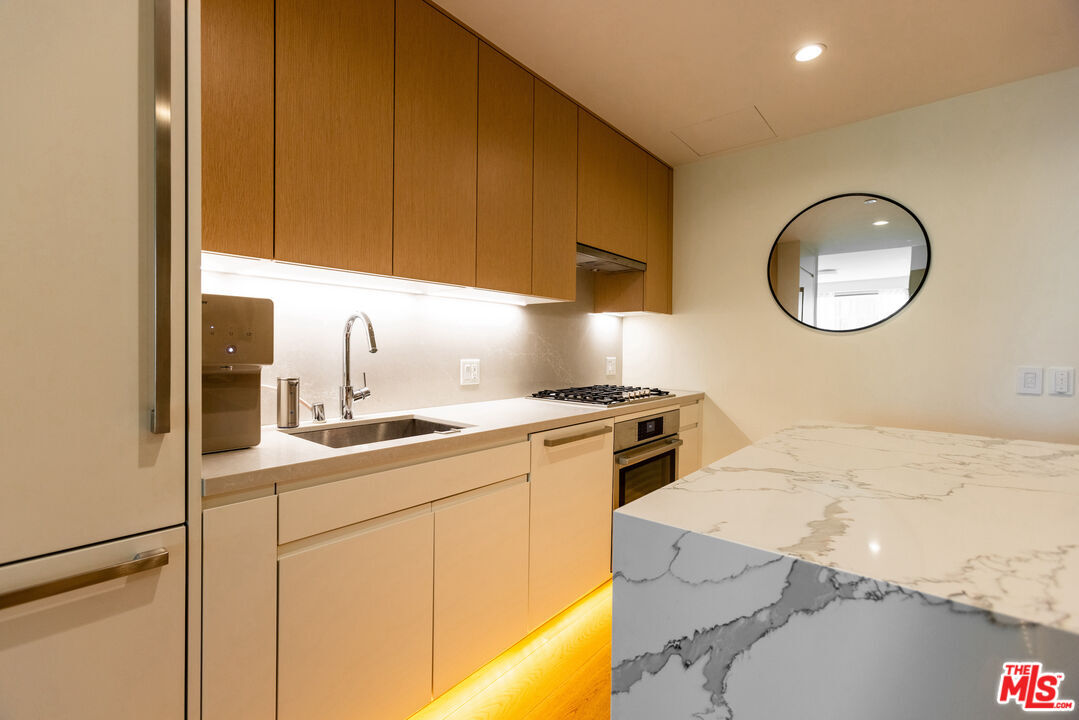 877 Francisco St Unit 1210, Los Angeles, CA 90017 - Room for Rent in ...