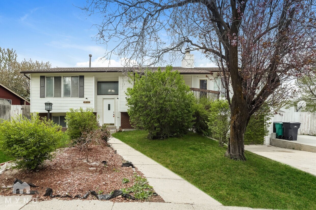 2460 Woodthrush Dr, Sandy, UT 84093 | Apartments.com
