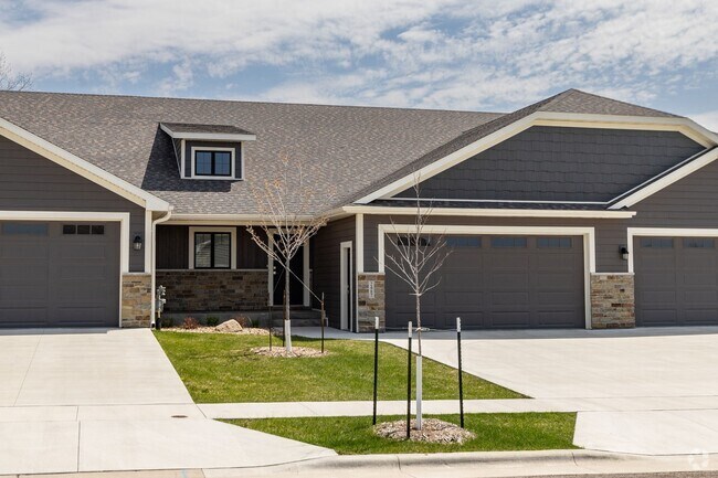 Hawthorn Hill Apartments for Rent with a Garage - Rochester, MN - 1 ...