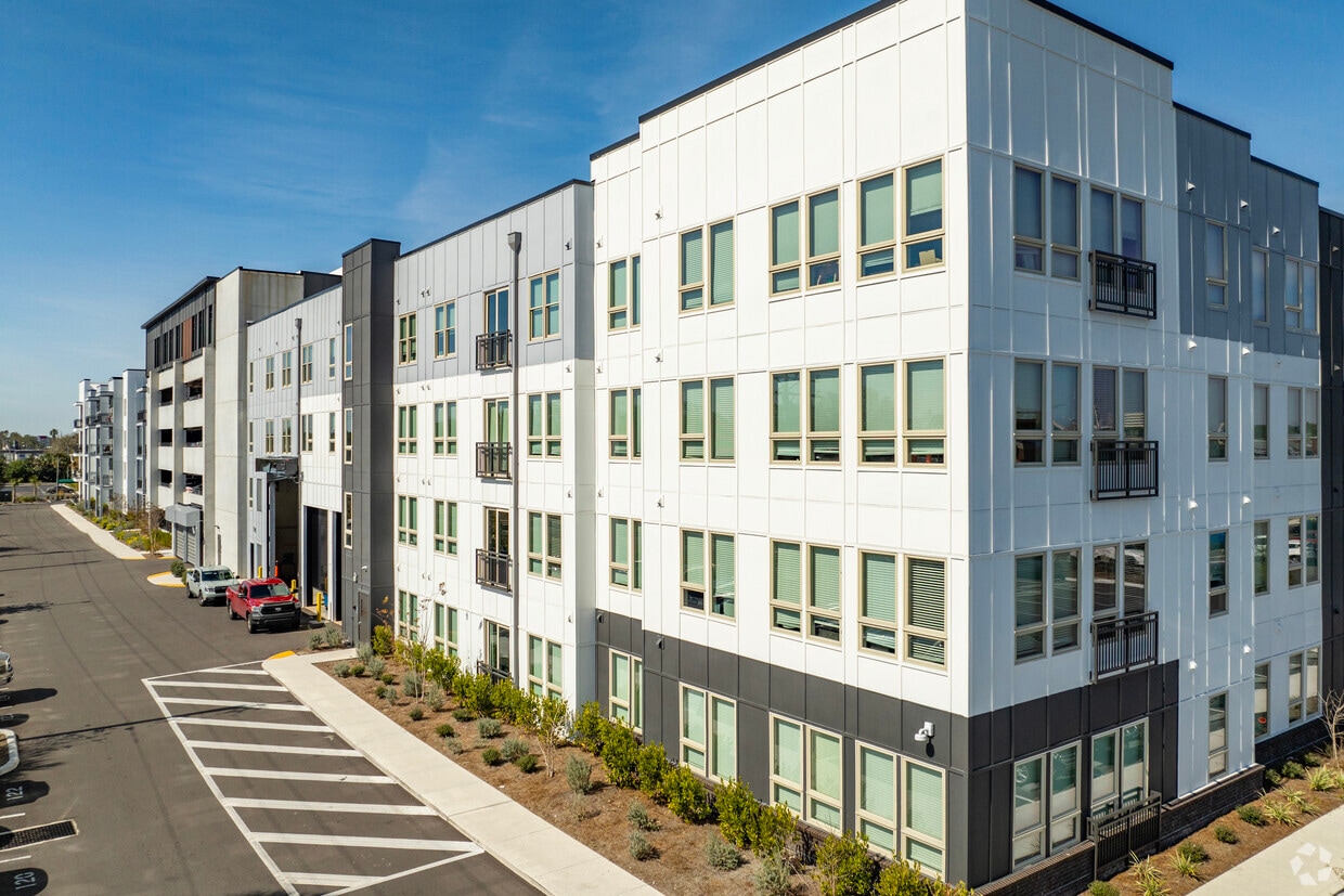 The Metropolitan at Tampa - 2701 E Fowler Ave Tampa, FL 33612 ...