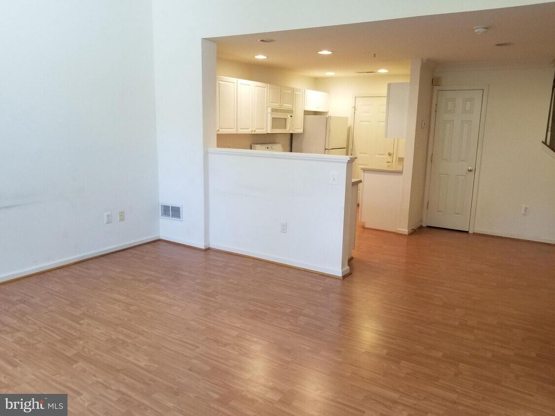 1921 Crescent Park Dr, Reston, VA 20190 - Townhome Rentals in Reston VA ...