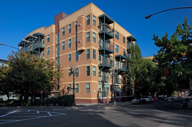 Collins Circle Apartments - Portland, OR | Apartments.com
