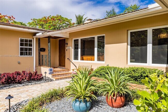 Schenley Park Apartments for Rent with a Yard - Miami, FL - 2 Rentals ...