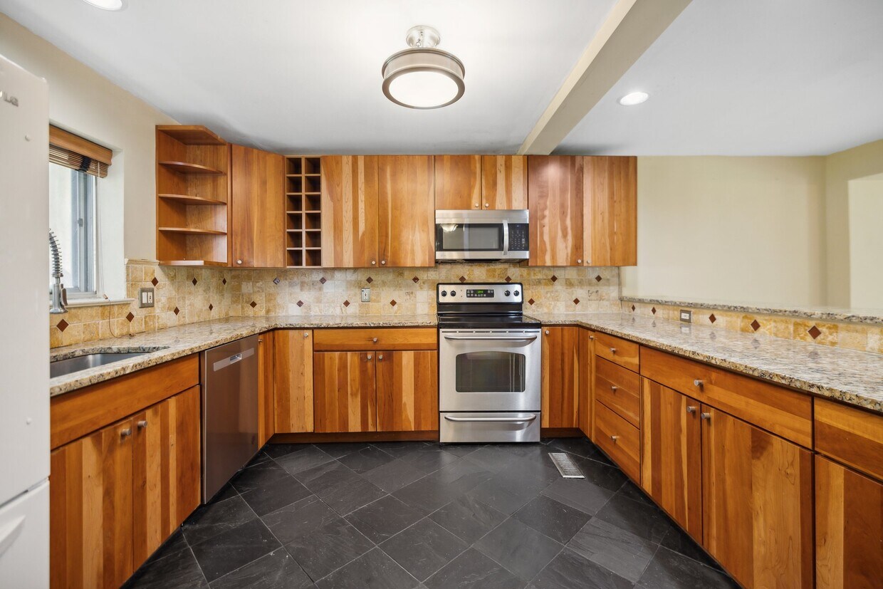 9923 Lake Landing Rd, Gaithersburg, MD 20886 - Townhome Rentals in ...