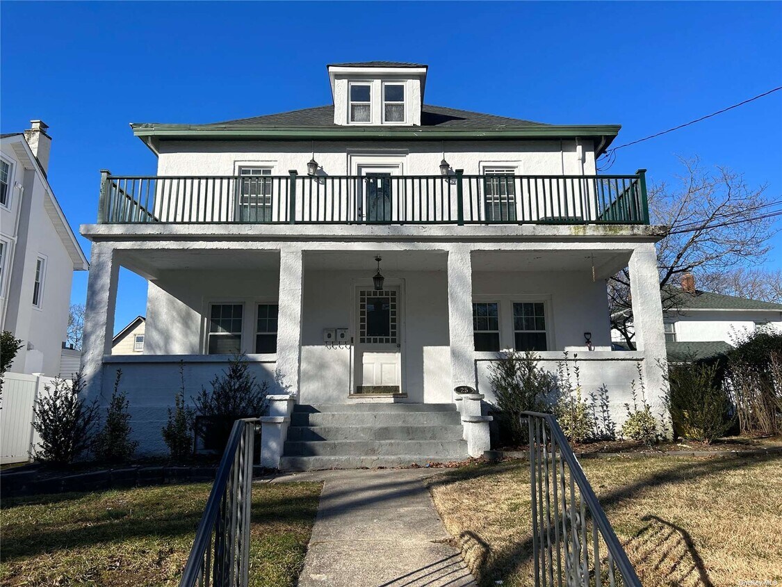 25 Ivy St, Oyster Bay, NY 11771 - House Rental in Oyster Bay, NY ...