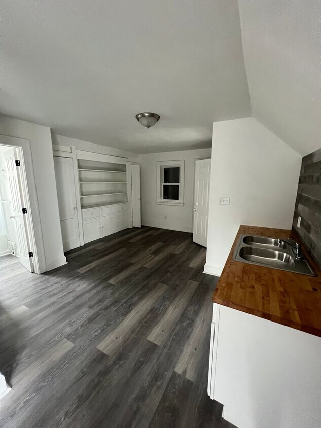7906 Rosewood Ave Unit 7906 Rosewood Ave. Up, Cleveland, OH 44105 ...