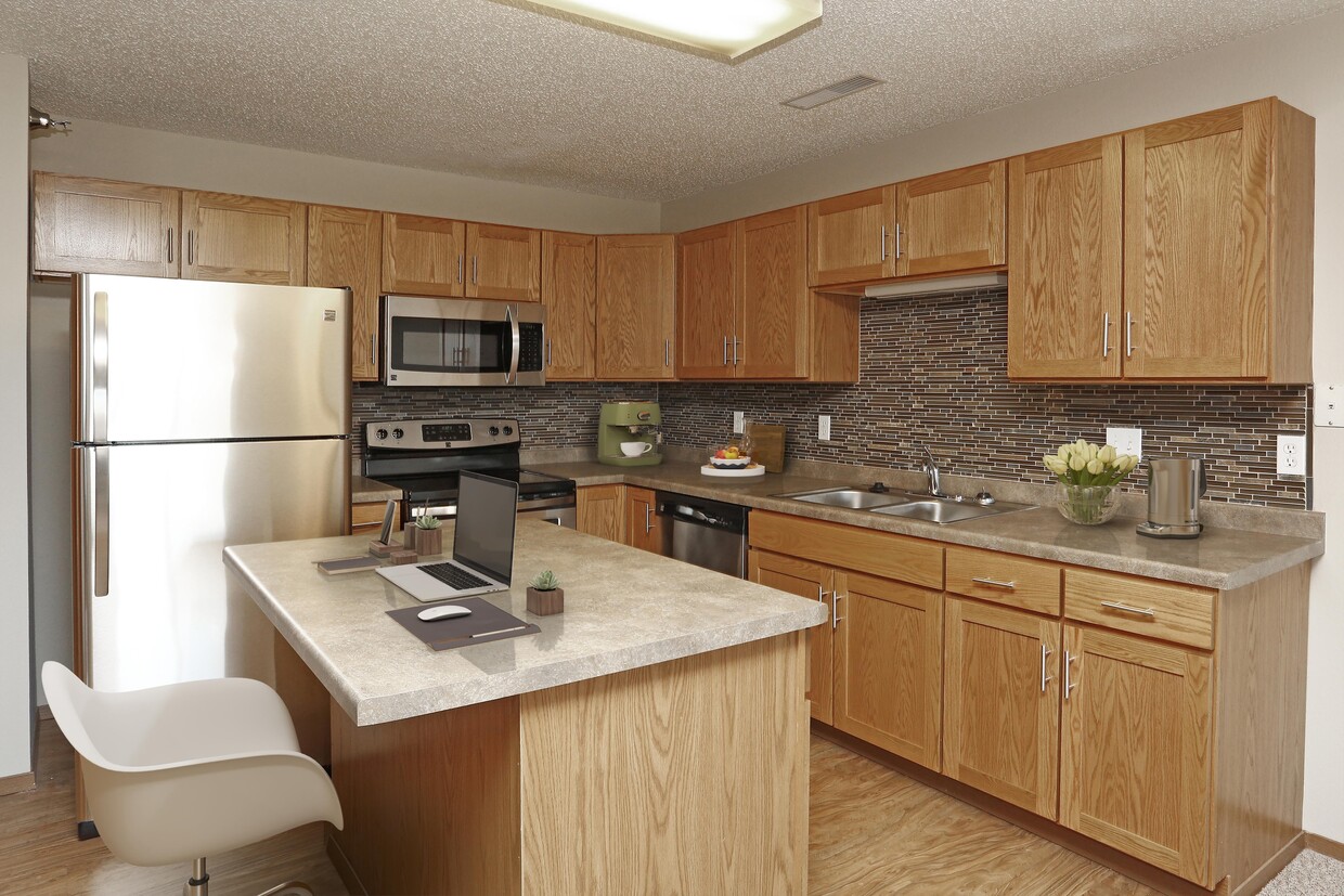 Sunset Trail Apartment Homes Apartments - 3639 41st St NW Rochester, MN ...