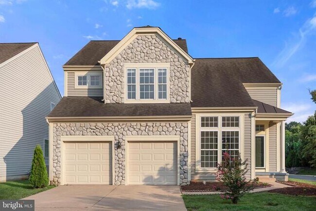 Fox Mill Estates Apartments for Rent with a Walk-In Closet - Herndon ...