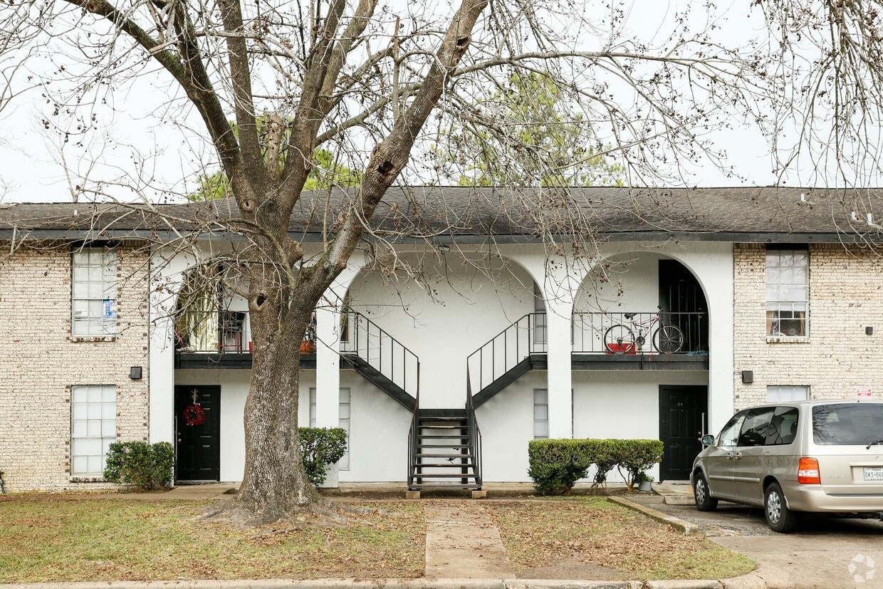 The Pines at Leonora Park - 8101 Leonora St Houston, TX - Apartments ...