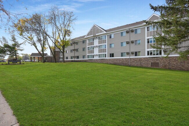 Applewoods Apartments - 14191 Pennock Ave Apple Valley, MN - Apartments ...