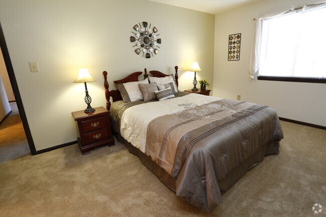 Fallwood Apartments - 5200 E Fall Creek Parkway North Dr Indianapolis ...
