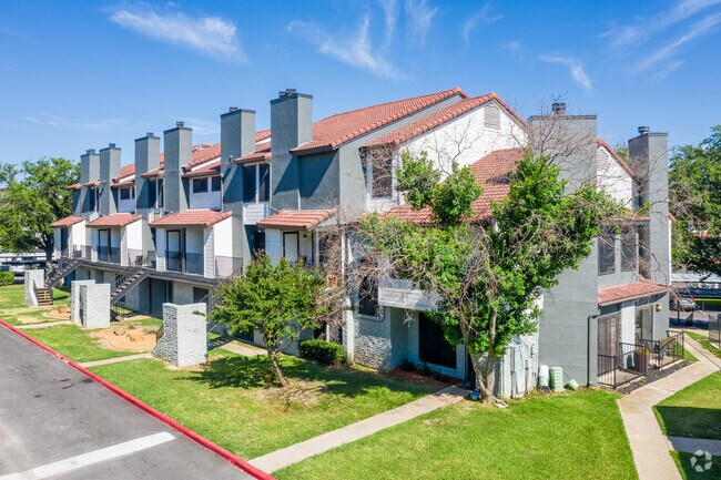 Fiona Apartment Homes Apartments - 4303 Mariposa Dr Irving, TX ...