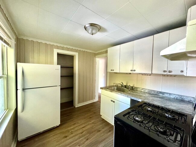 1359 Culver Rd Unit 1359-Upper, Rochester, NY 14609 - 1359 Culver Rd ...