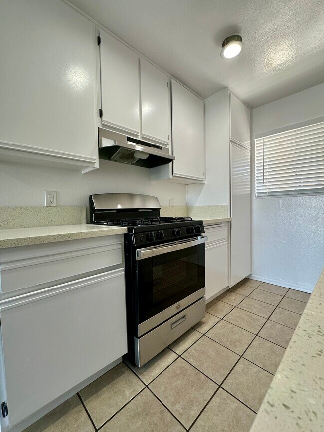 8722 Burton Way, Los Angeles, CA 90048 - Apartments in Los Angeles, CA ...