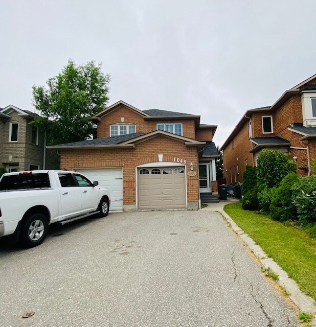 1049 Foxglove Pl, Mississauga, ON L5V 2N5 - House for Rent in ...