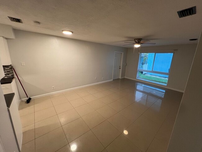 4421 Poinciana St Unit 4, Lauderdale-by-the-Sea, FL 33308 - Room for ...