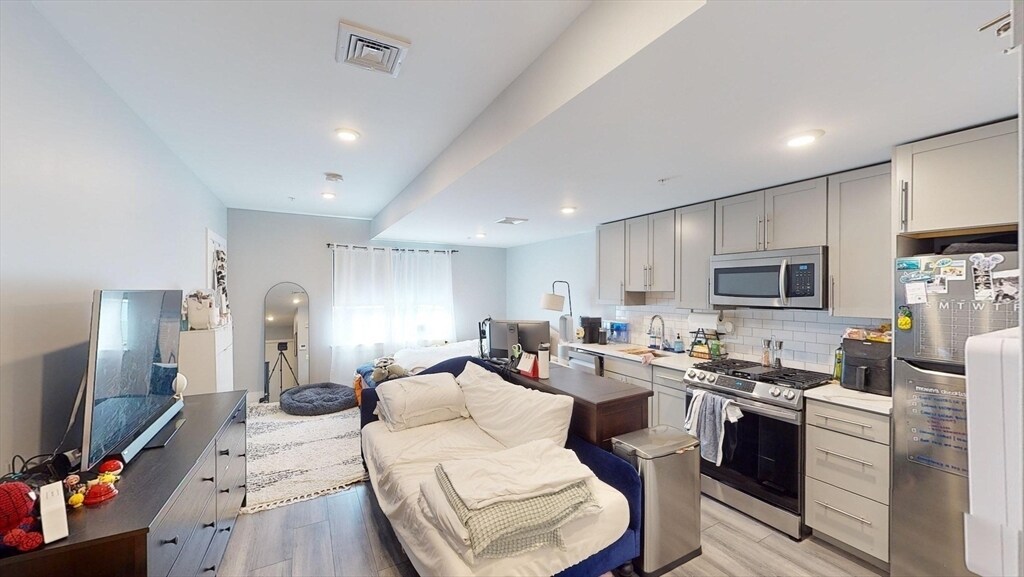 737 E 7th St Unit 3, Boston, MA 02127 - 737 E 7th St Boston, MA 02127 ...