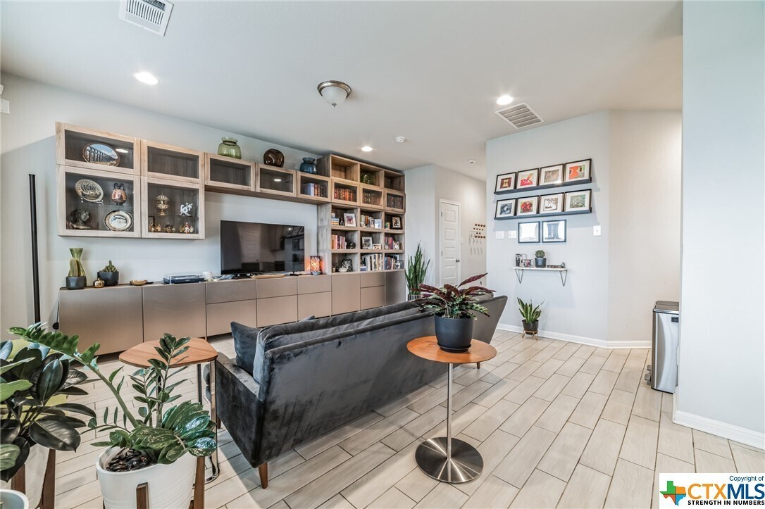 405 Unforgiven Ln, Jarrell, TX 76537 - House Rental in Jarrell, TX ...