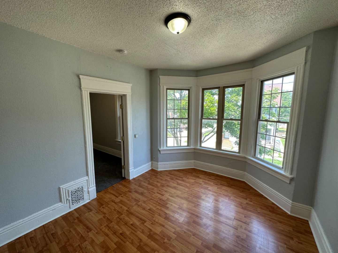 2215-2217 W Mineral St Unit 2217 Upper, Milwaukee, WI 53204 - Room for ...