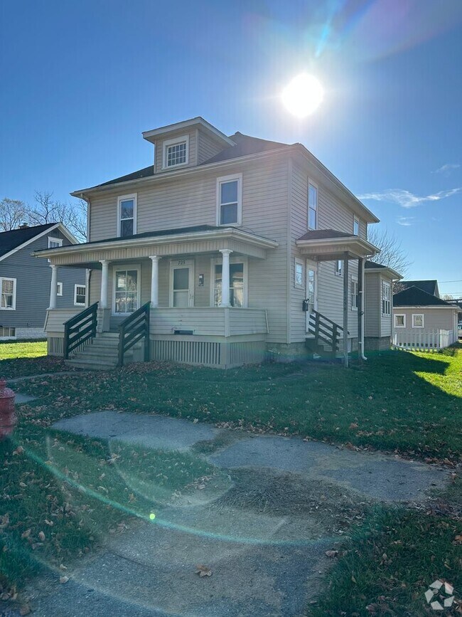 Eaton Webster Harwoods Apartments under $2,000 - Jackson, MI - 2 ...